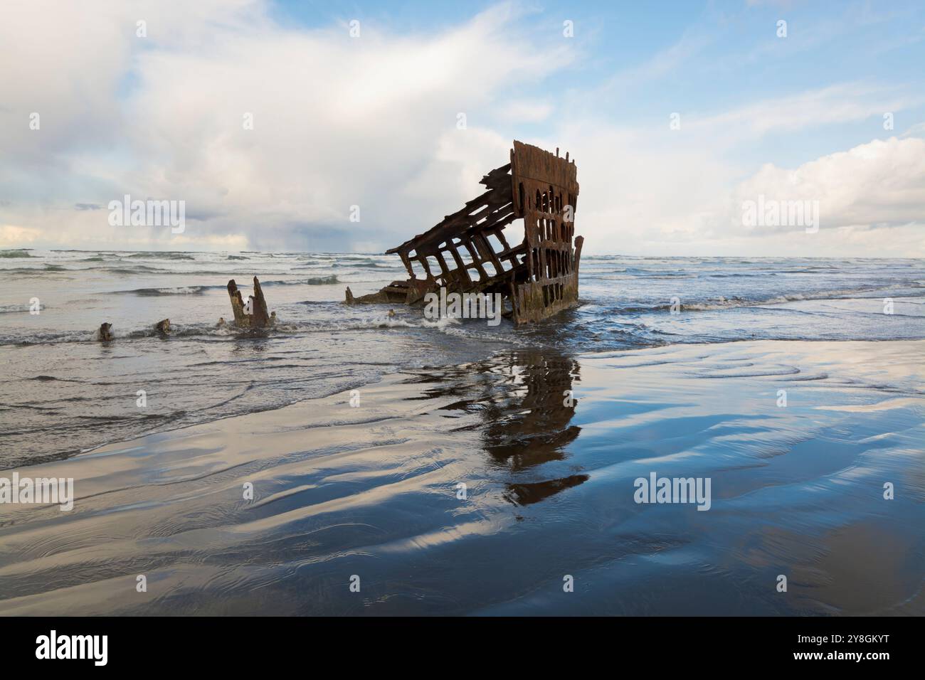 Shipwreck coast oregon hi-res stock photography and images - Alamy