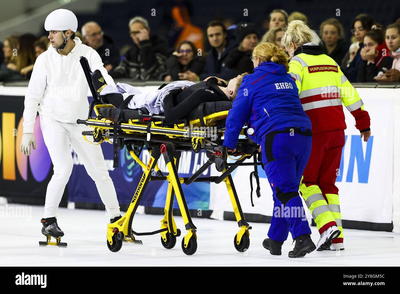 HEERENVEEN - Idse van Benthum goes off the ice on a fire card after ...