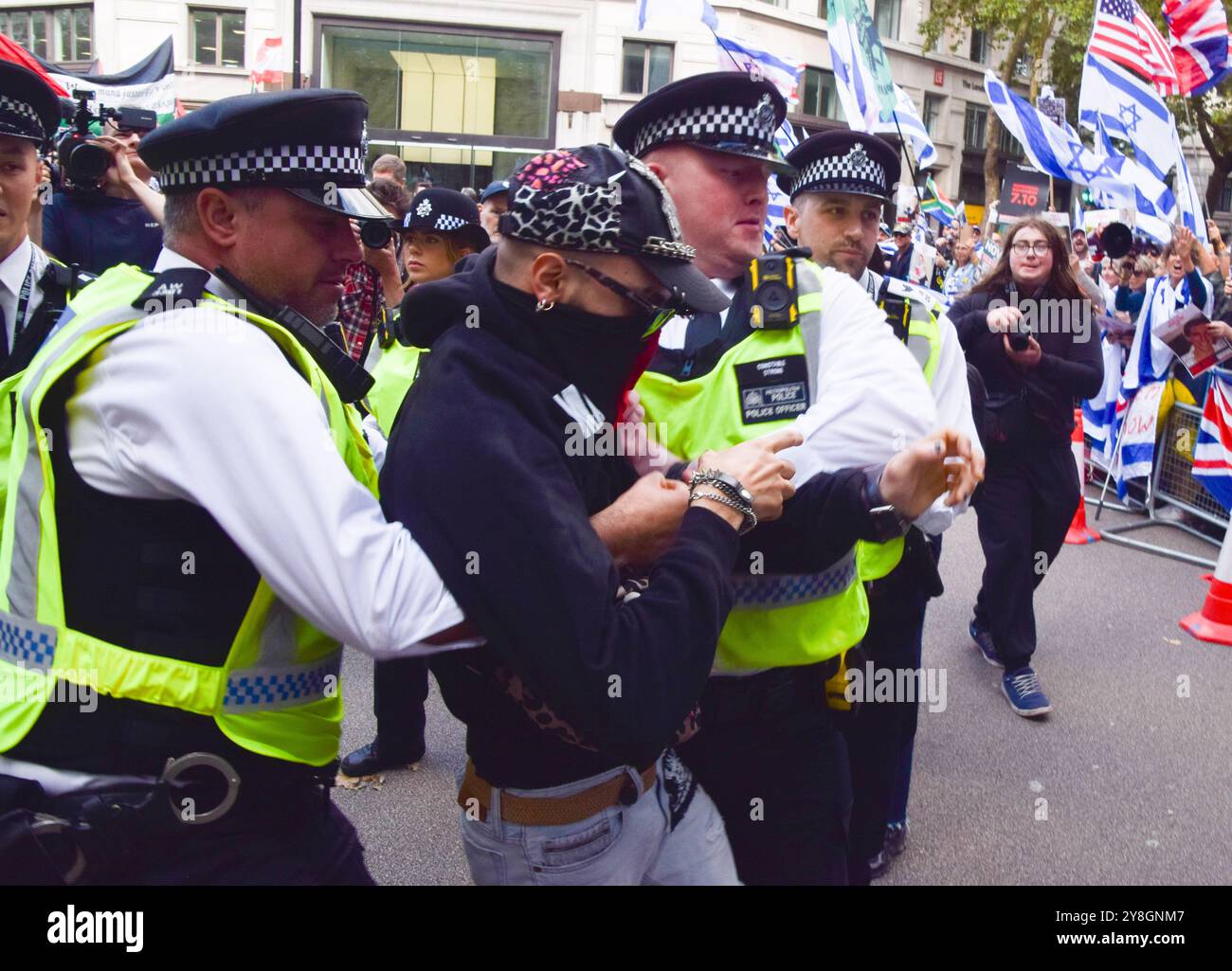 London, UK. 5th October 2024. Police officers arrest a Palestine ...
