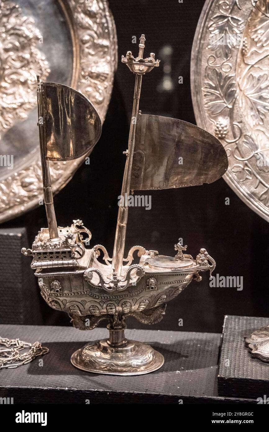 Silver naveta, silver in color, circa 1600, Huesca Diocesan Museum ...