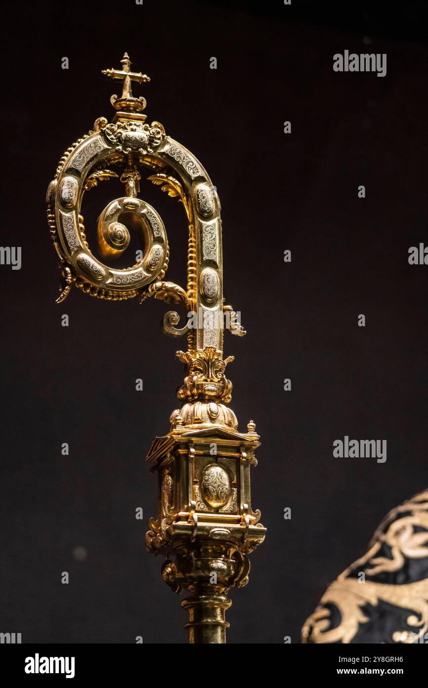 Episcopal staff, engraved and gilded silver, 17th century, Huesca ...