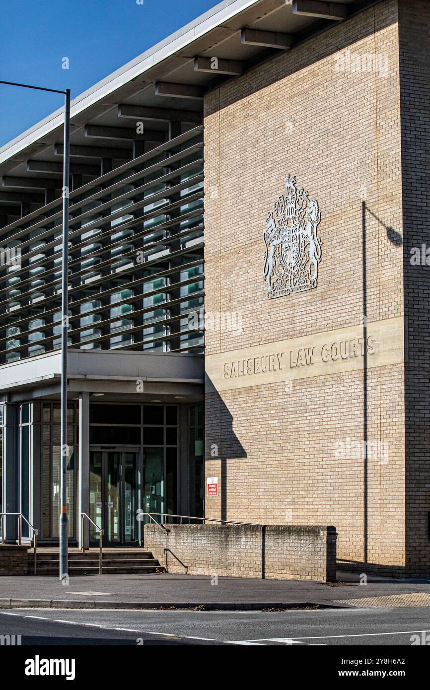 Front elevation and signage of the Salisbury Law Courts building ...