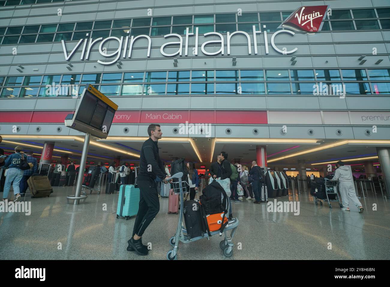 London, UK. 5 October 2024 Virgin Atlantic checking desks at Heathrow ...