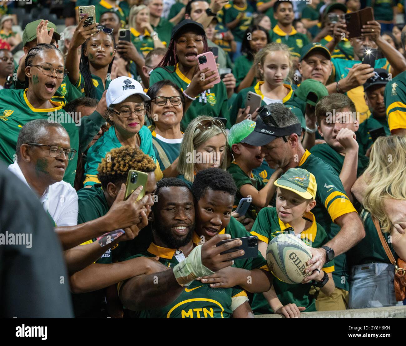 Siya Kolisi takes a celebratory selfie with fans after winning the ...