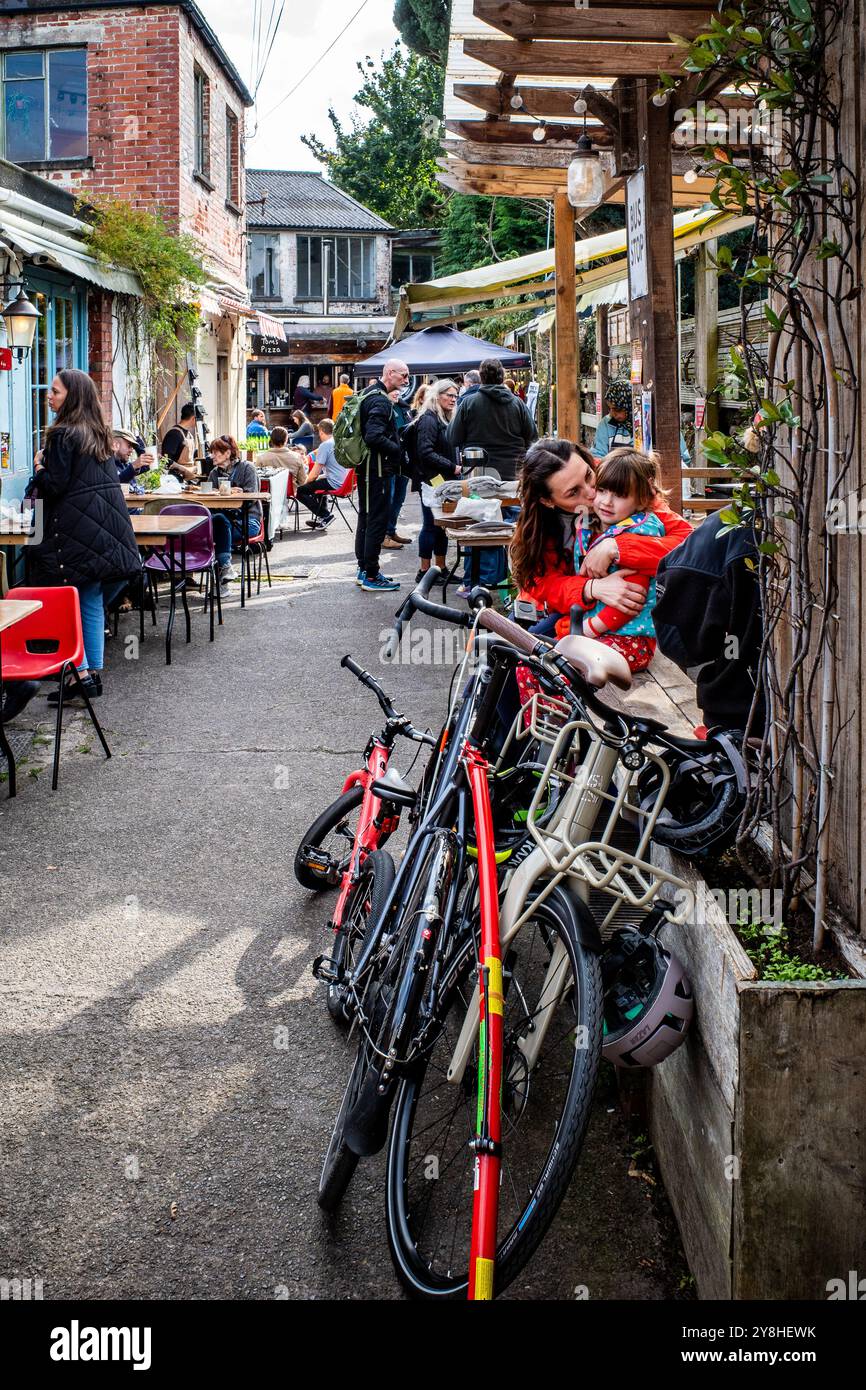 KIng's Road Yard Street Market, Pontcanna, Cardiff. Farmers market, pop ...
