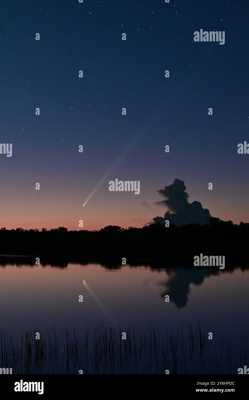 Comet Tsuchinshan-ATLAS rises in east over calm water of Nine Mile Pond ...