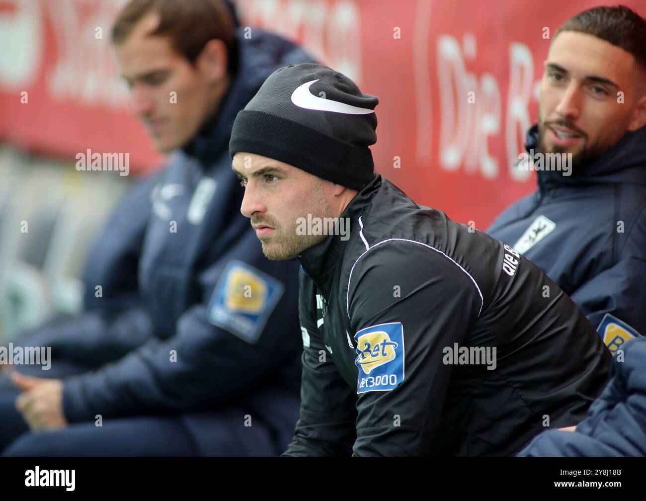 David philipp tsv 1860 munchen auf der auswchselbank sitzdend hi-res stock photography and ...