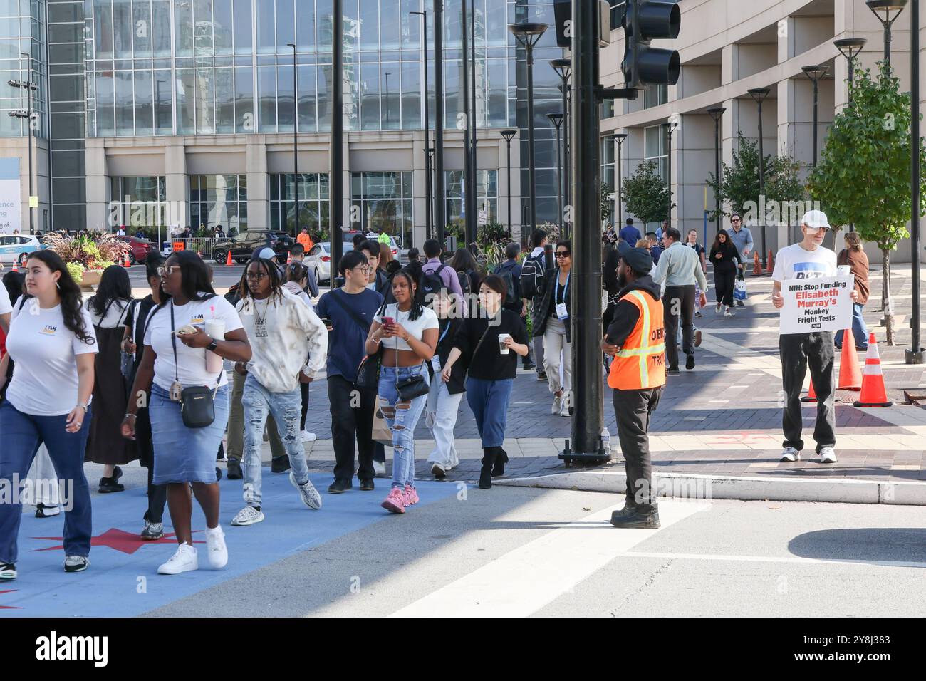 Chicago, USA. 05th Oct, 2024. Using massive inflatable monkeys, PETA ...