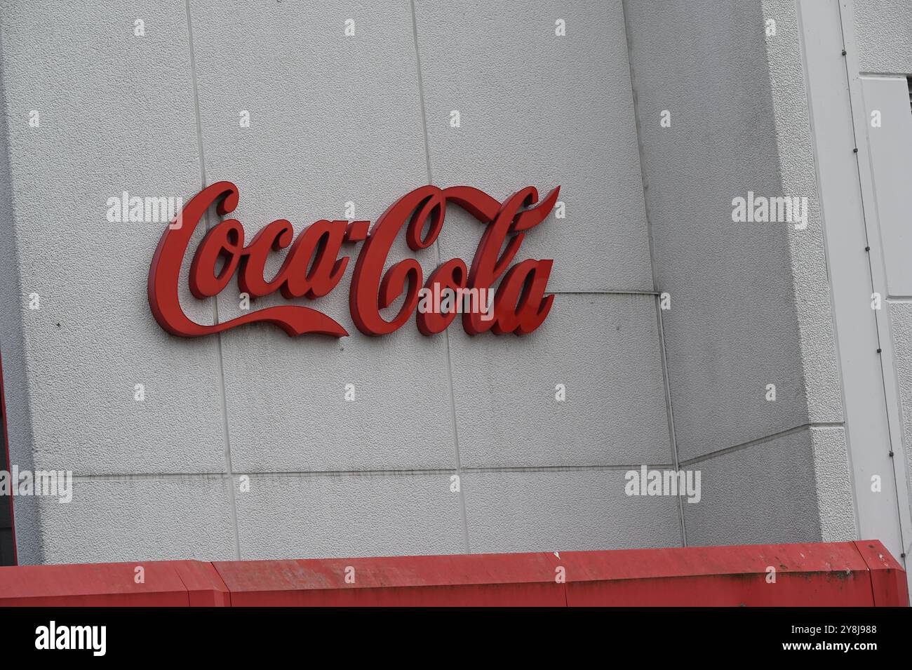 Logo, Schriftzug von Coca-Cola Europacific Partners, einem ...