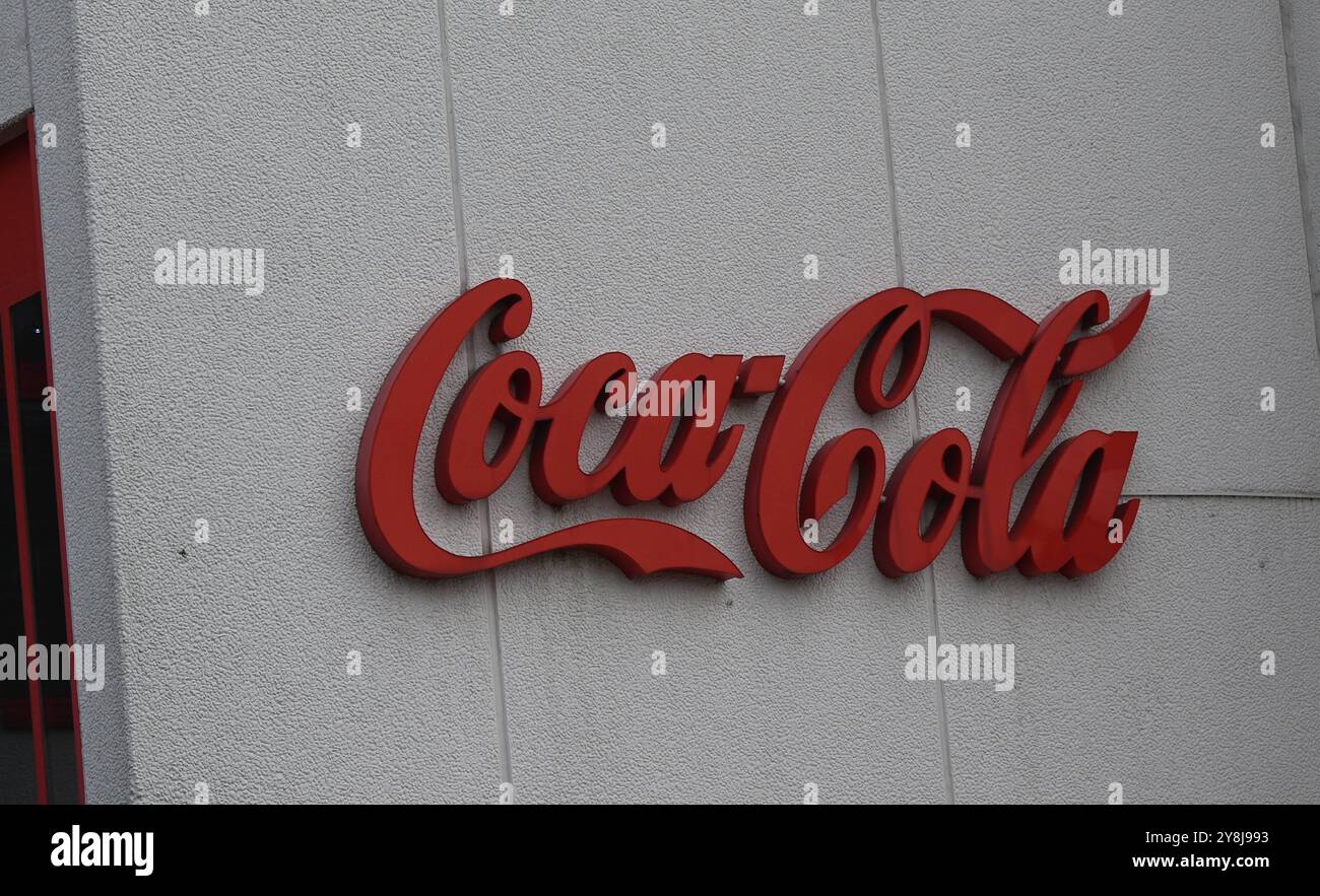 Logo, Schriftzug von Coca-Cola Europacific Partners, einem ...