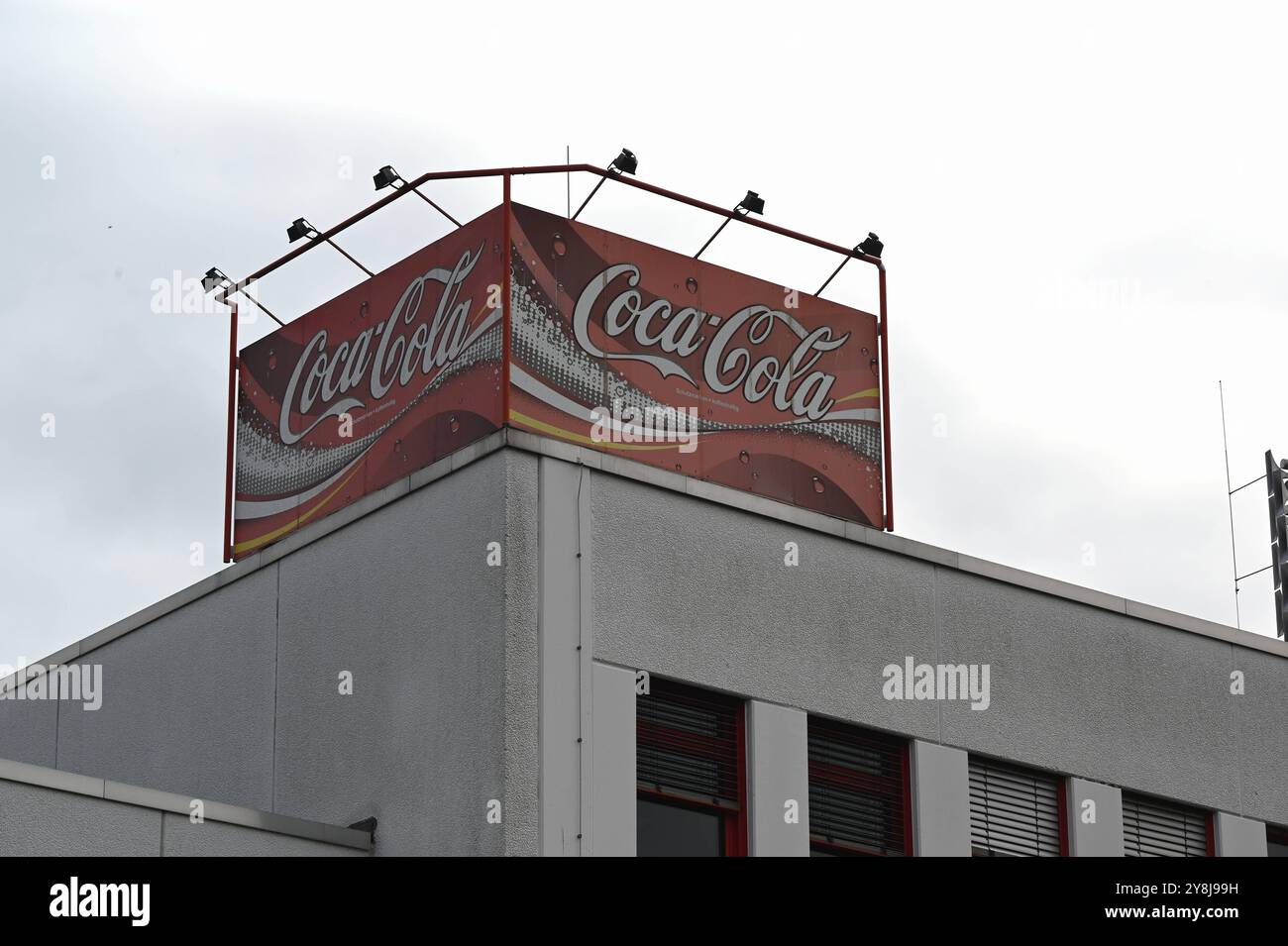 Logo, Schriftzug von Coca-Cola Europacific Partners, einem ...