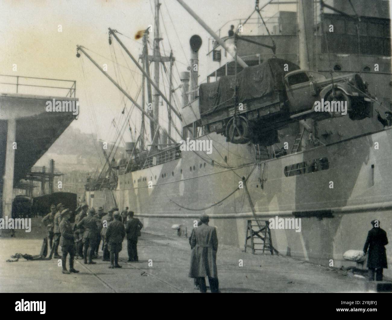 WWII WW2 - Port of Naples, Italy 1942 - german afrika korps boarding to ...