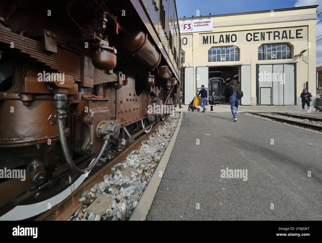 Historic locomotives, guided tours, steam trains, railcars at the open ...