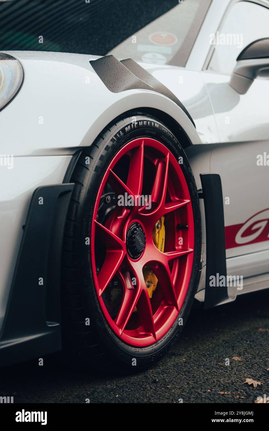 Porsche 911 GT3 RS red alloy wheel, sports car powder coating, brake ...