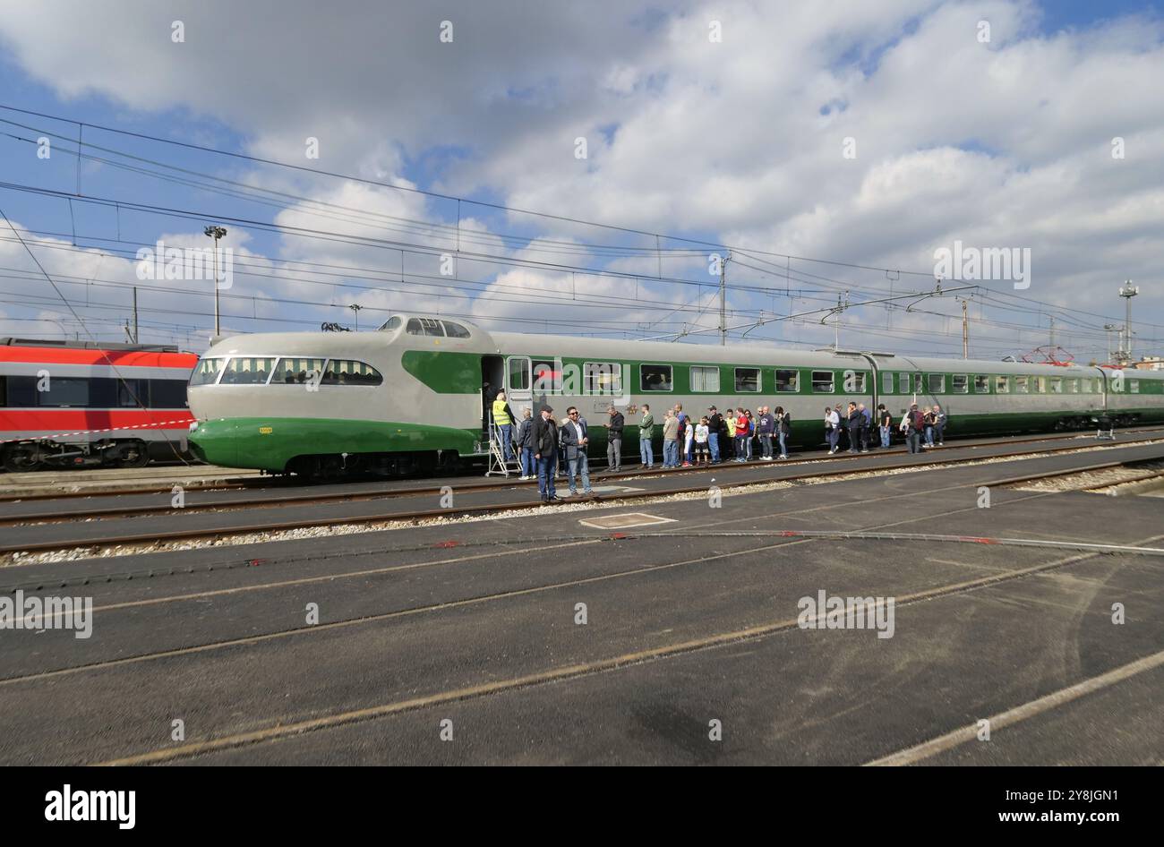 Historic locomotives, guided tours, steam trains, railcars at the open ...