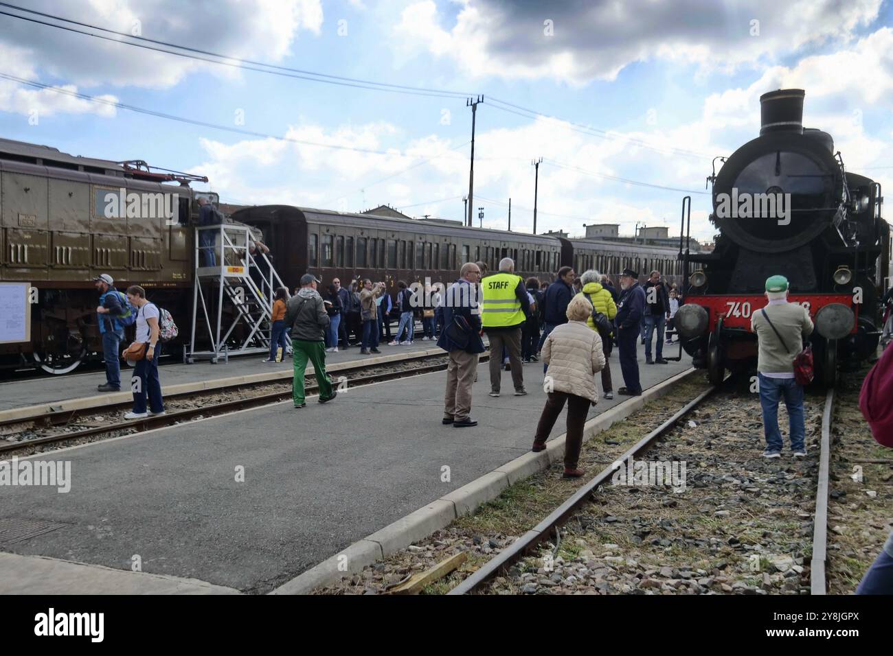 Historic locomotives, guided tours, steam trains, railcars at the open ...