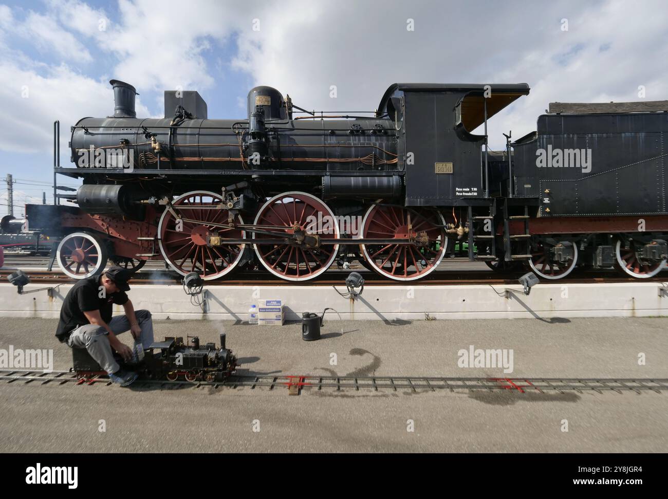 Historic locomotives, guided tours, steam trains, railcars at the open ...