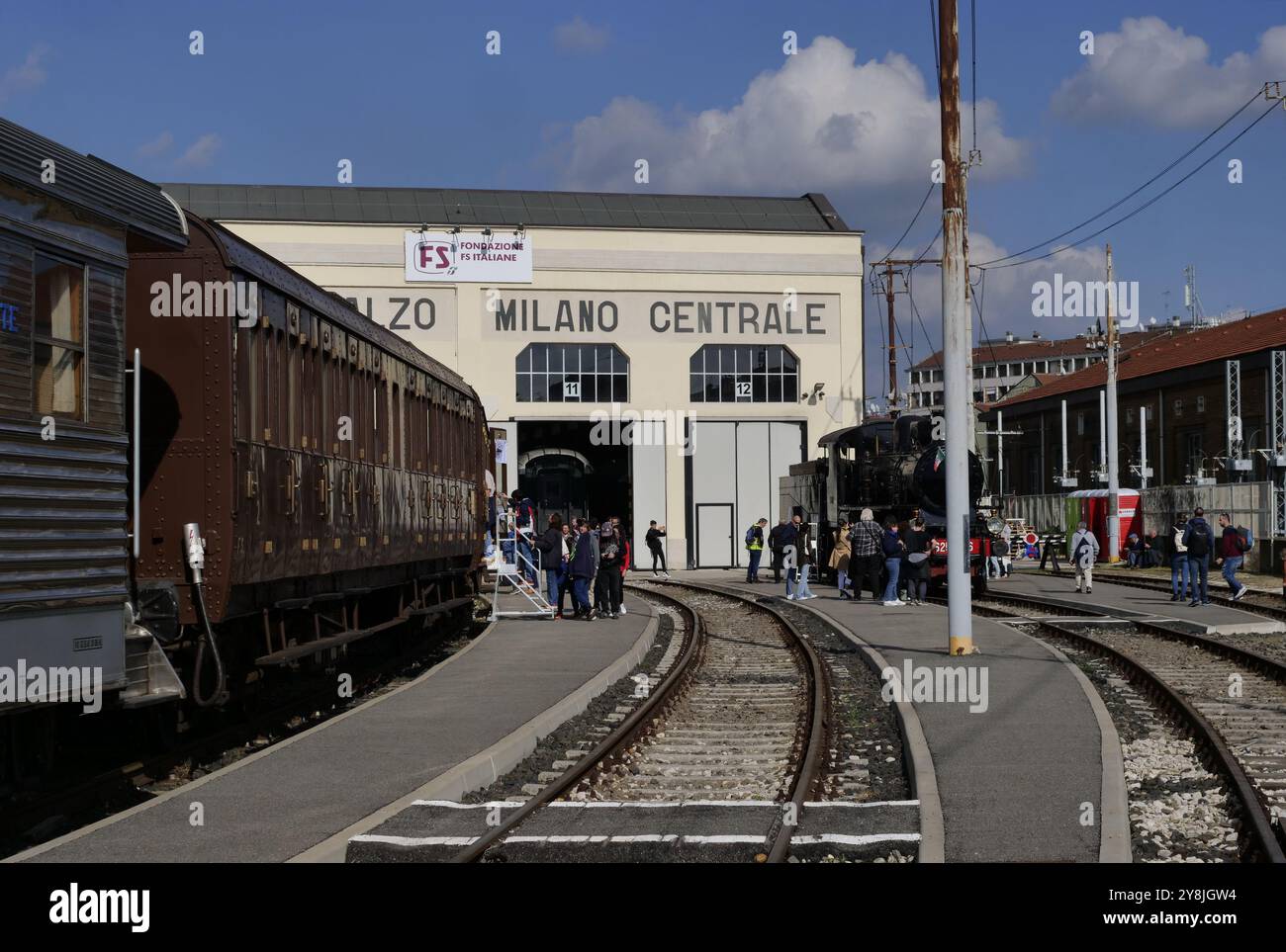 Historic locomotives, guided tours, steam trains, railcars at the open ...