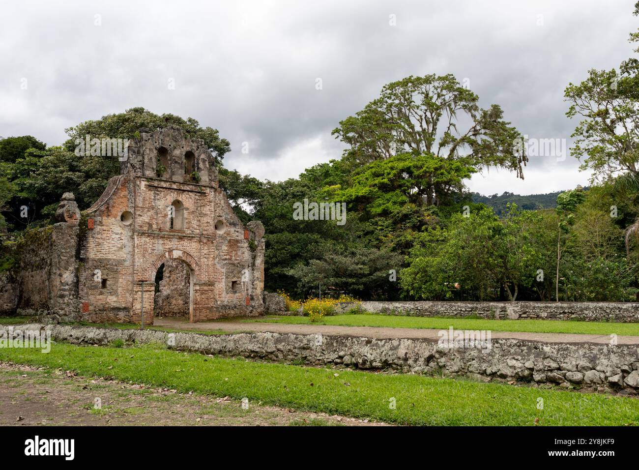 Image of the remains of a colonial-era church in Ujarras, Cartago ...