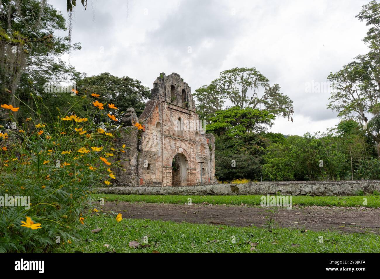 Image of the remains of a colonial-era church in Ujarras, Cartago ...