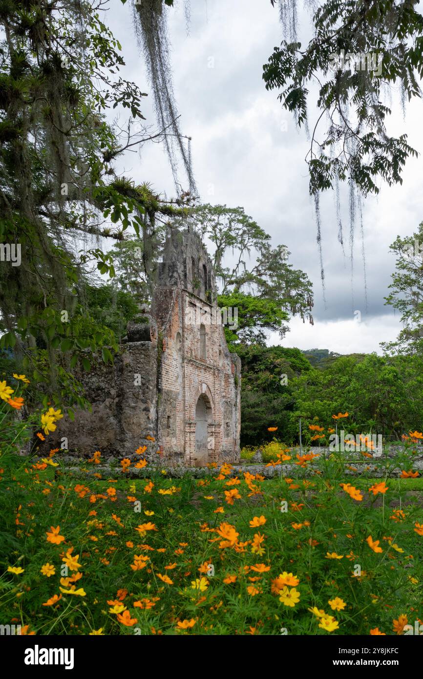 Image of the remains of a colonial-era church in Ujarras, Cartago ...