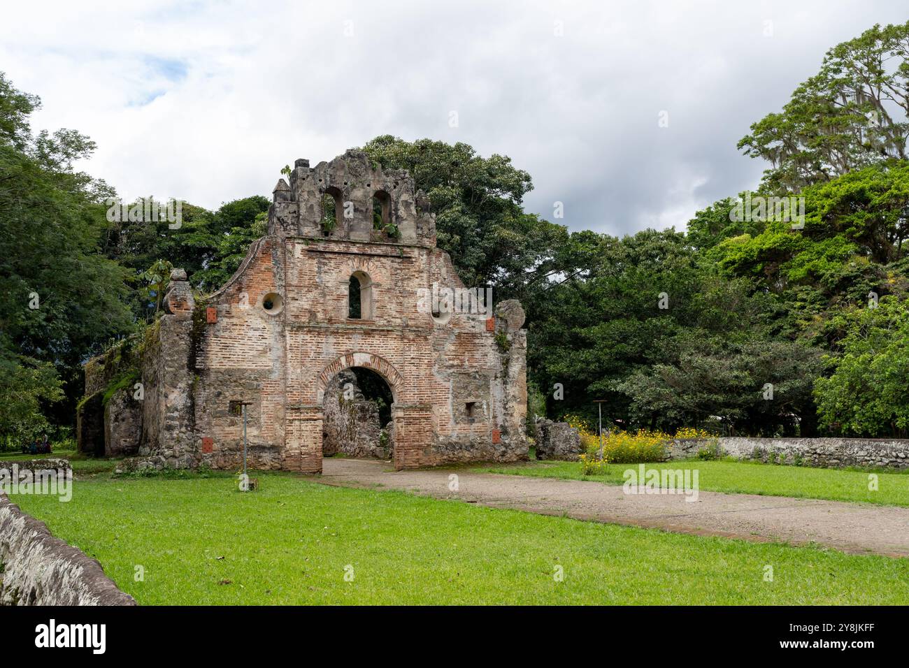 Image of the remains of a colonial-era church in Ujarras, Cartago ...