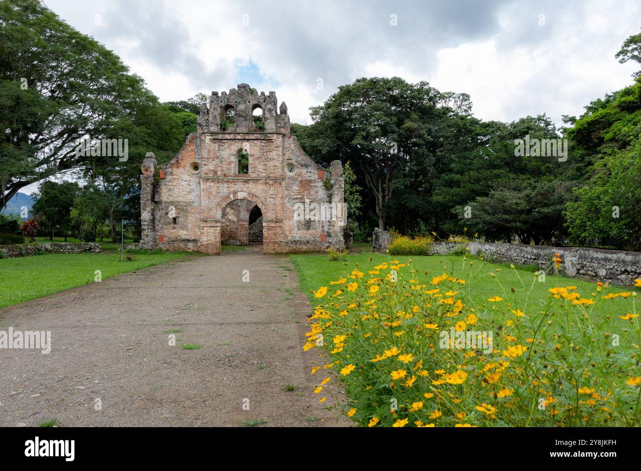 Image of the remains of a colonial-era church in Ujarras, Cartago ...