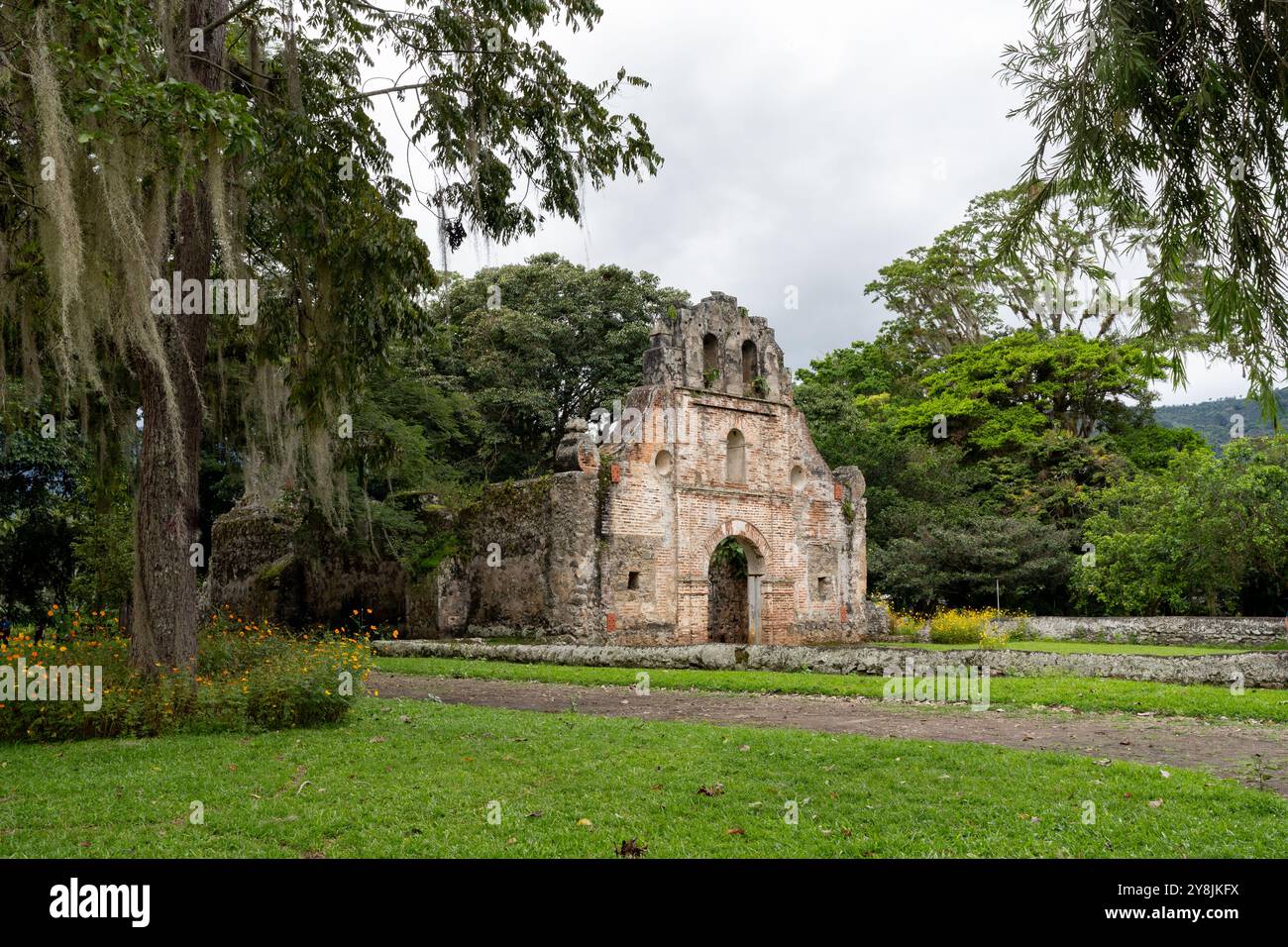 Image of the remains of a colonial-era church in Ujarras, Cartago ...