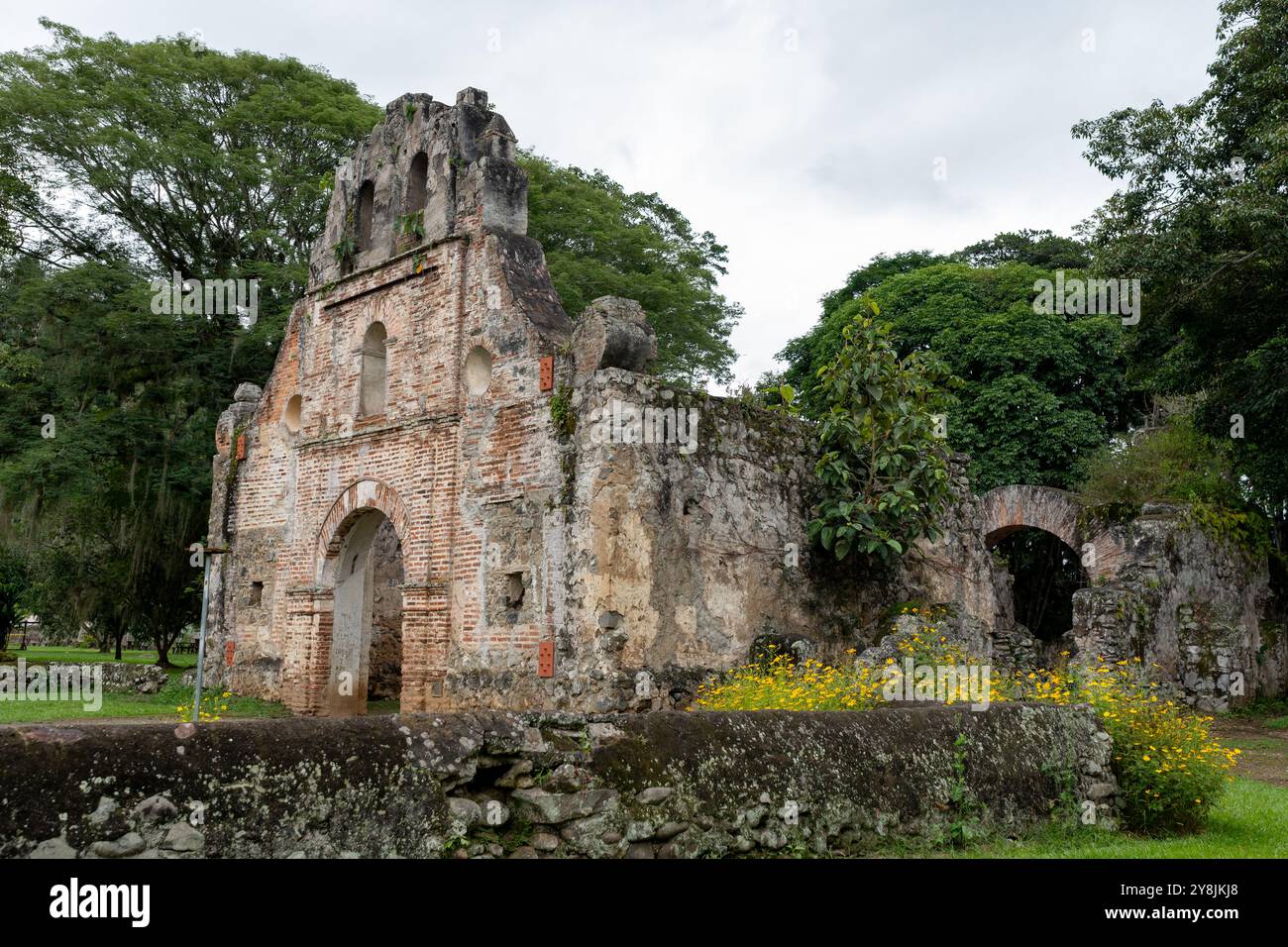 Image of the remains of a colonial-era church in Ujarras, Cartago ...