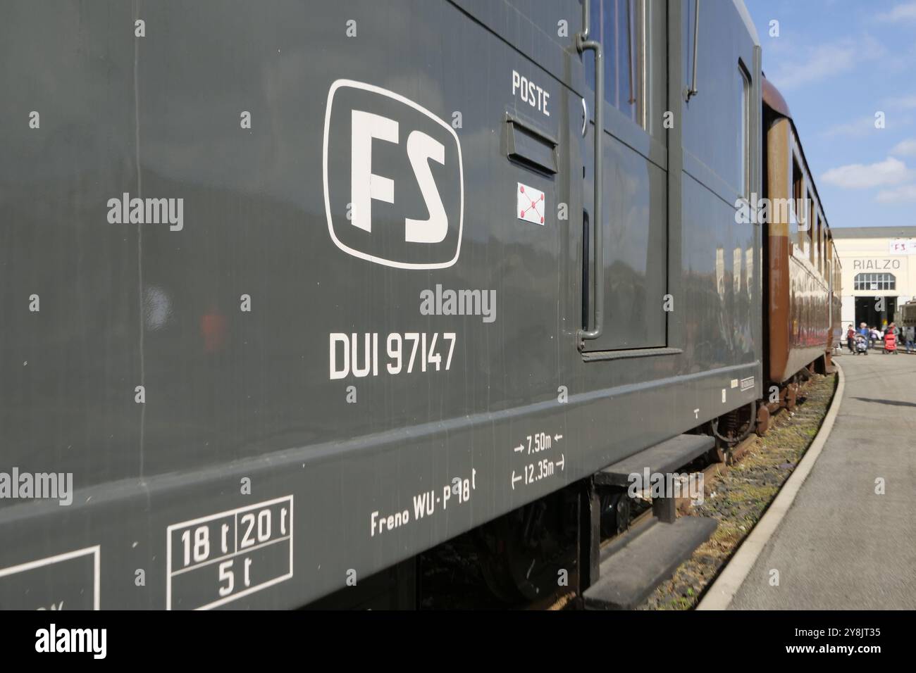 Historic locomotives, guided tours, steam trains, railcars at the open ...