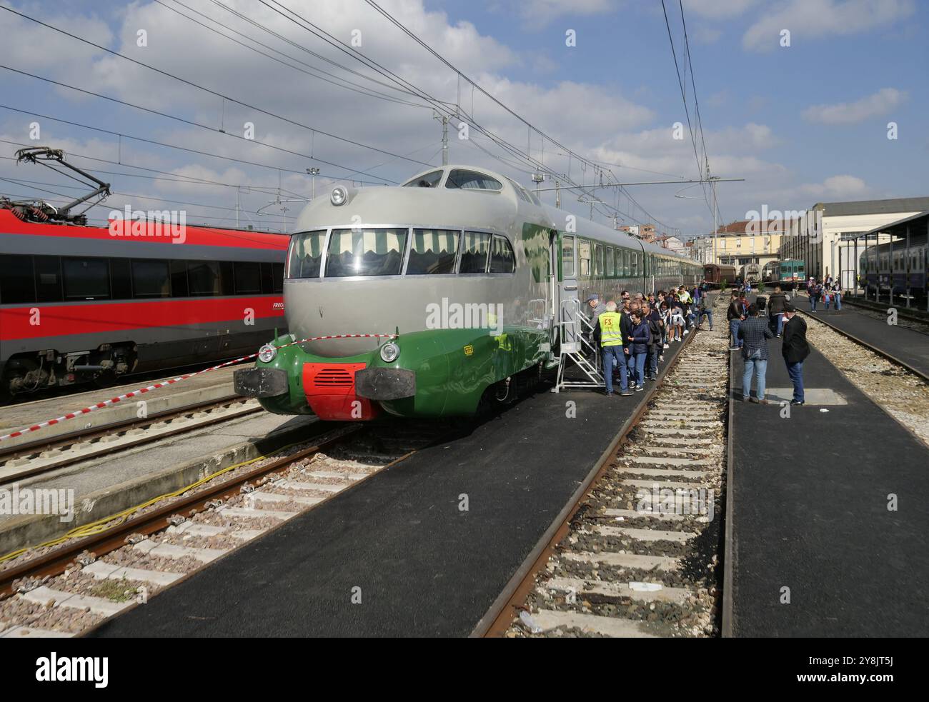 Historic locomotives, guided tours, steam trains, railcars at the open ...
