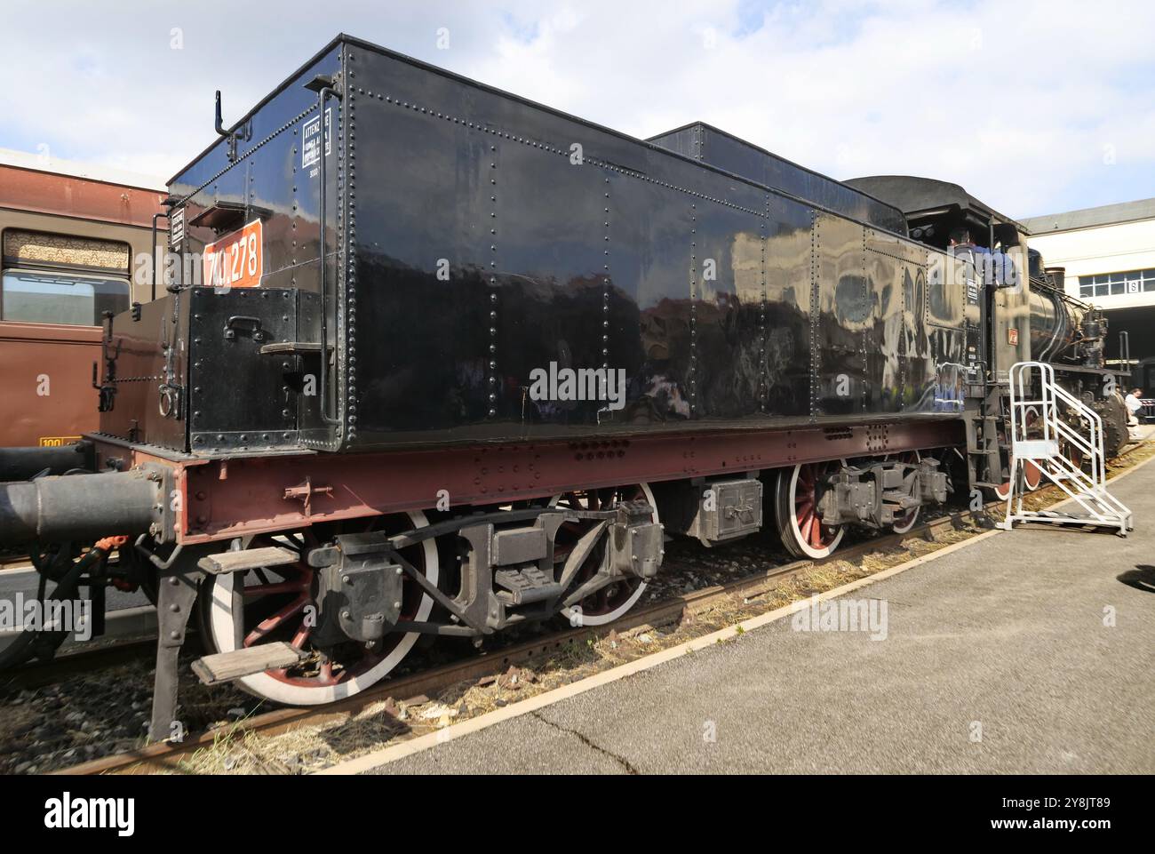 Historic locomotives, guided tours, steam trains, railcars at the open ...