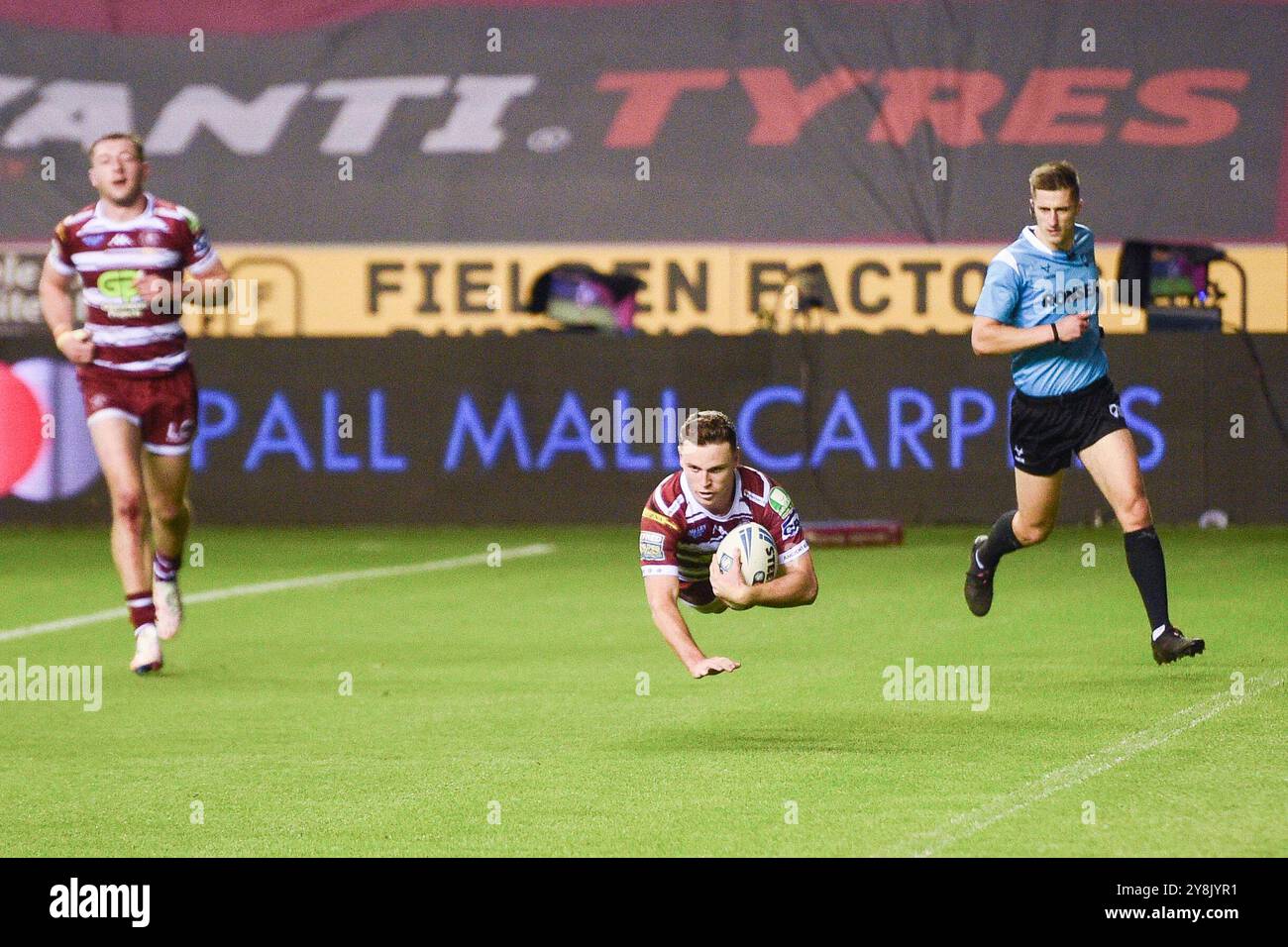 Wigan, England - 5th November 2024 - Jai Field of Wigan Warriors scores ...