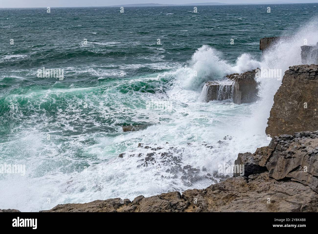 Rugged cliffs waves crashing hi-res stock photography and images - Alamy