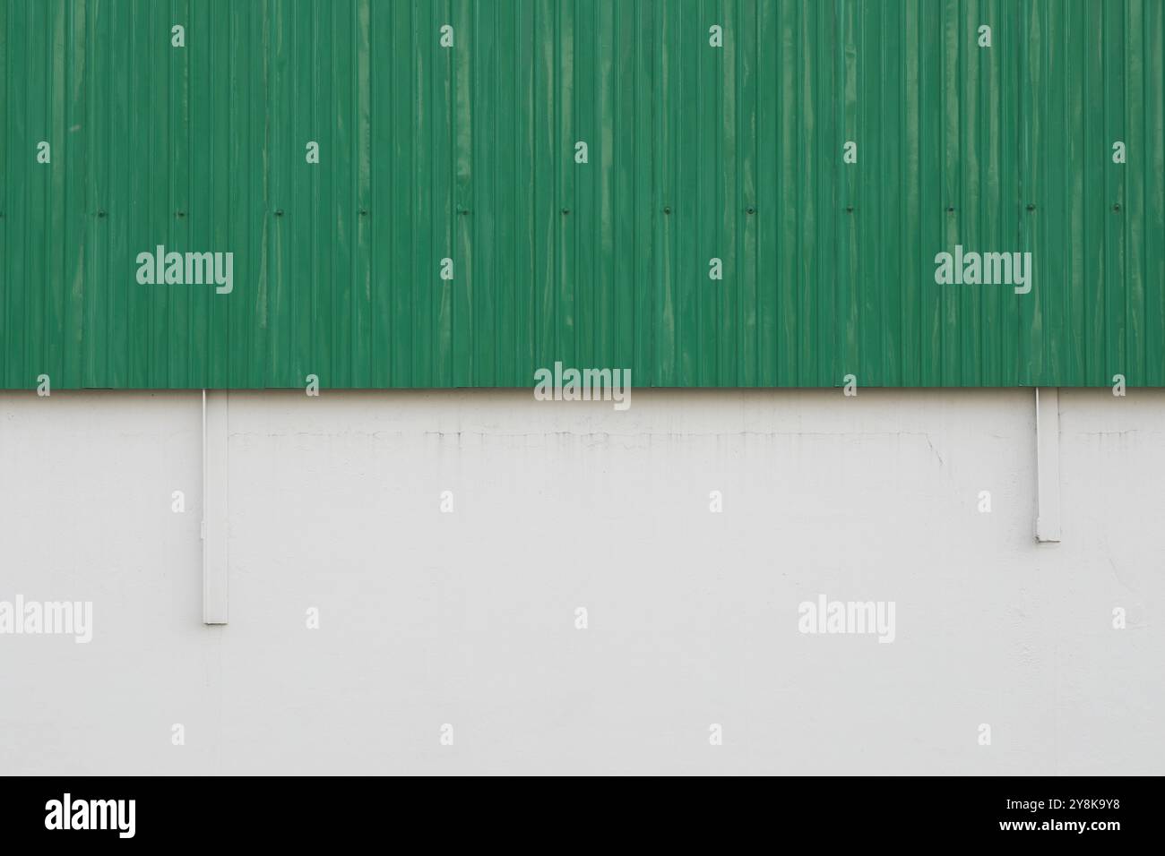 Corrugated cement sheet hi-res stock photography and images - Alamy