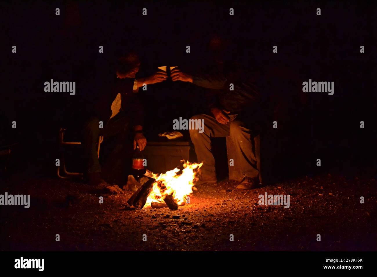 Sheep farmers on Knersvlakte sitting around a campfire, toasting on the trek road Stock Photo ...