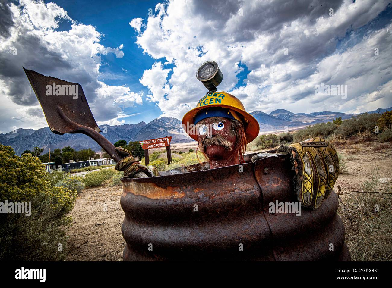Aberdeen, California, USA. 5th Oct, 2024. A unique artwork marks the ...