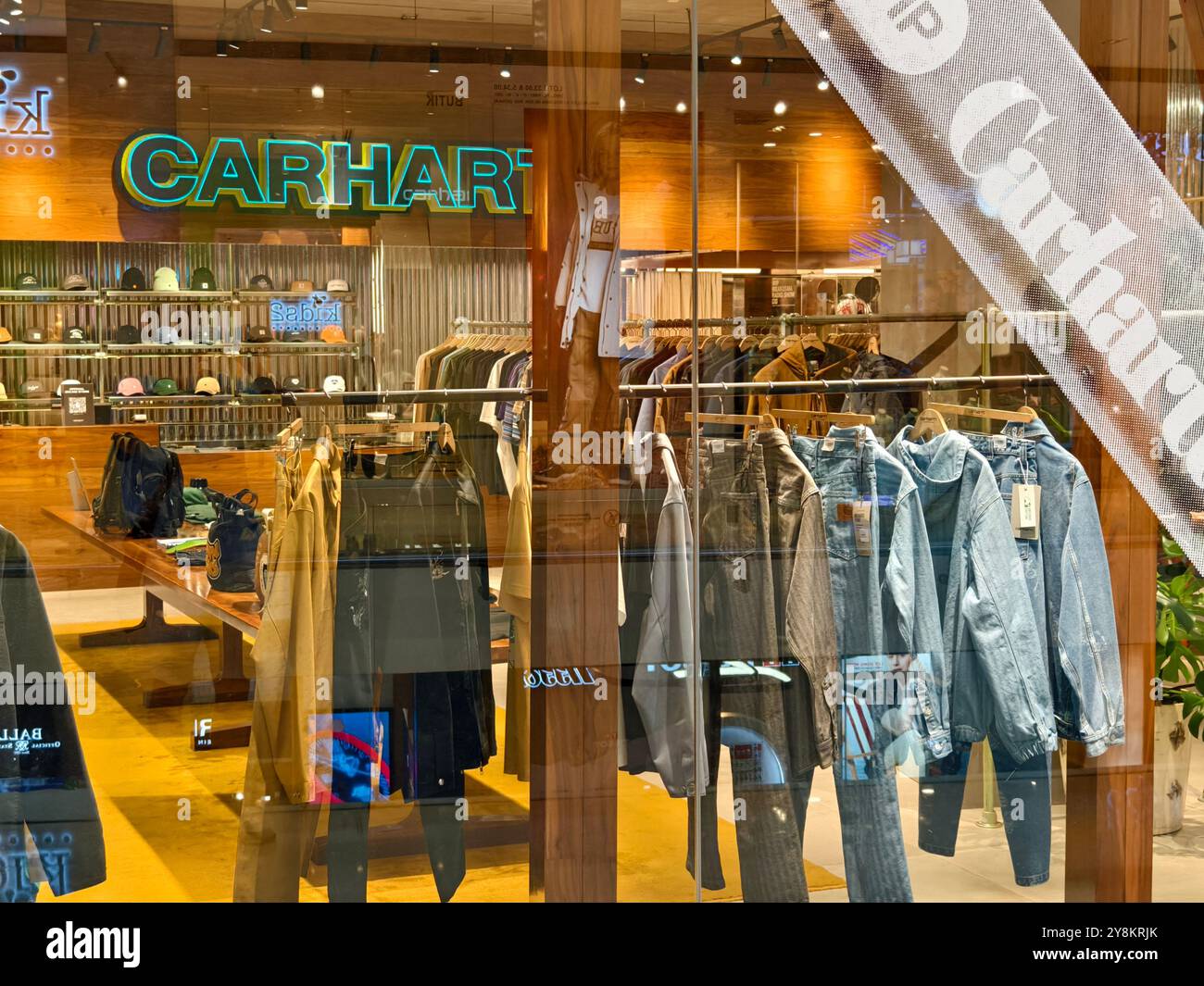 Carhartt logo brand hi-res stock photography and images - Alamy