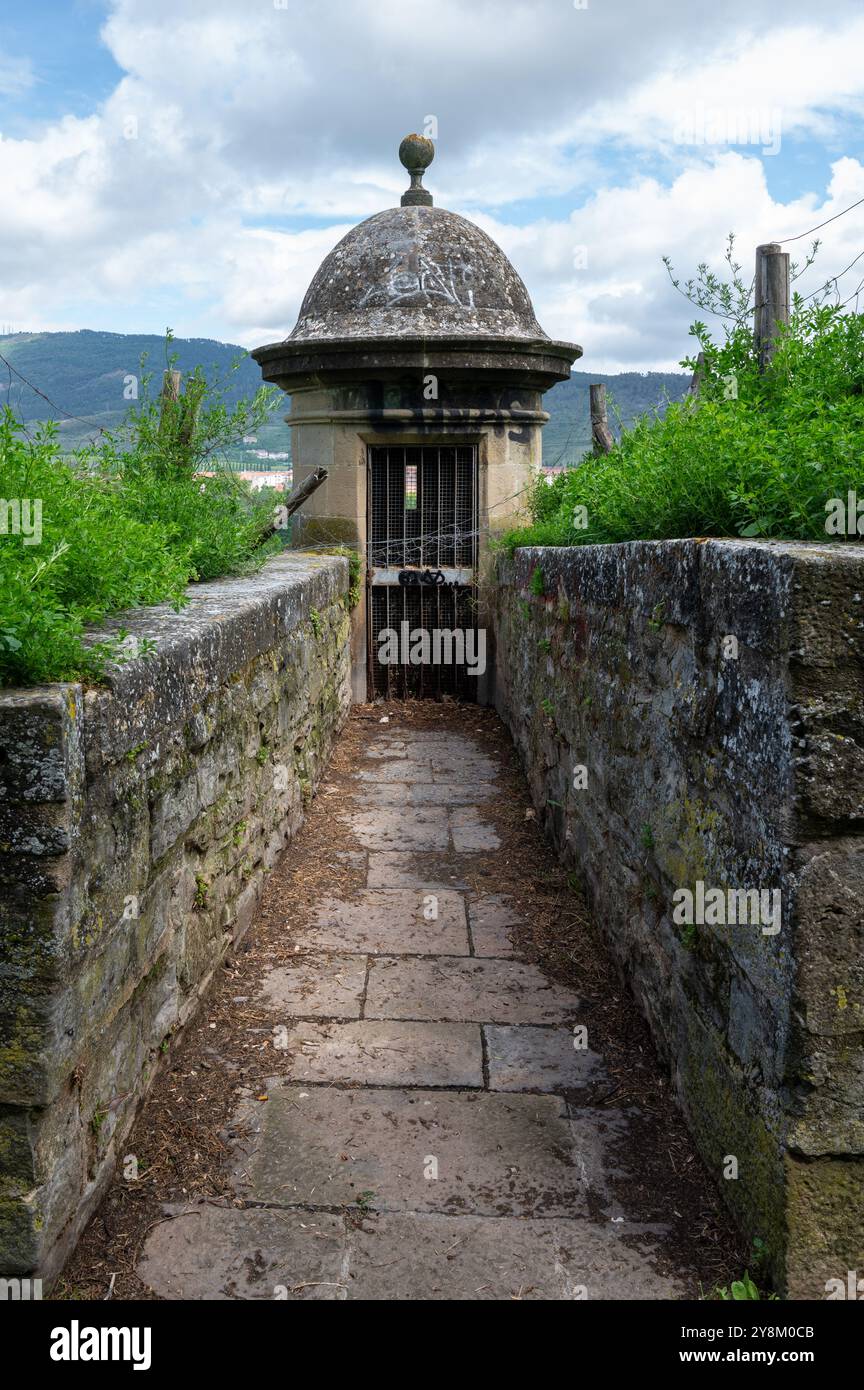 Ancient fortified walls city hi-res stock photography and images - Alamy