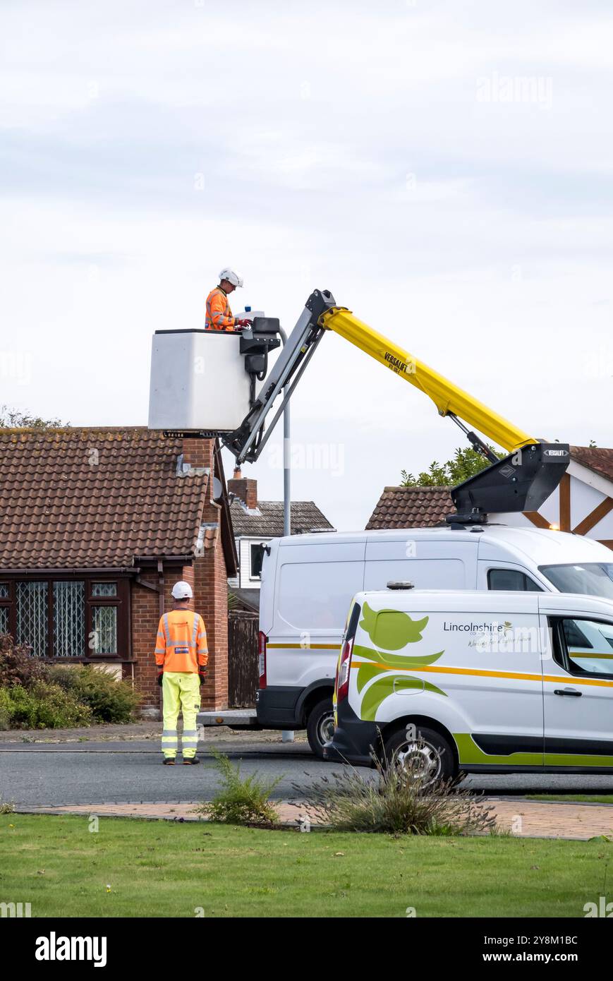 Repairing faulty street light, Cherry Willingham, Lincoln, Lincolnshire ...