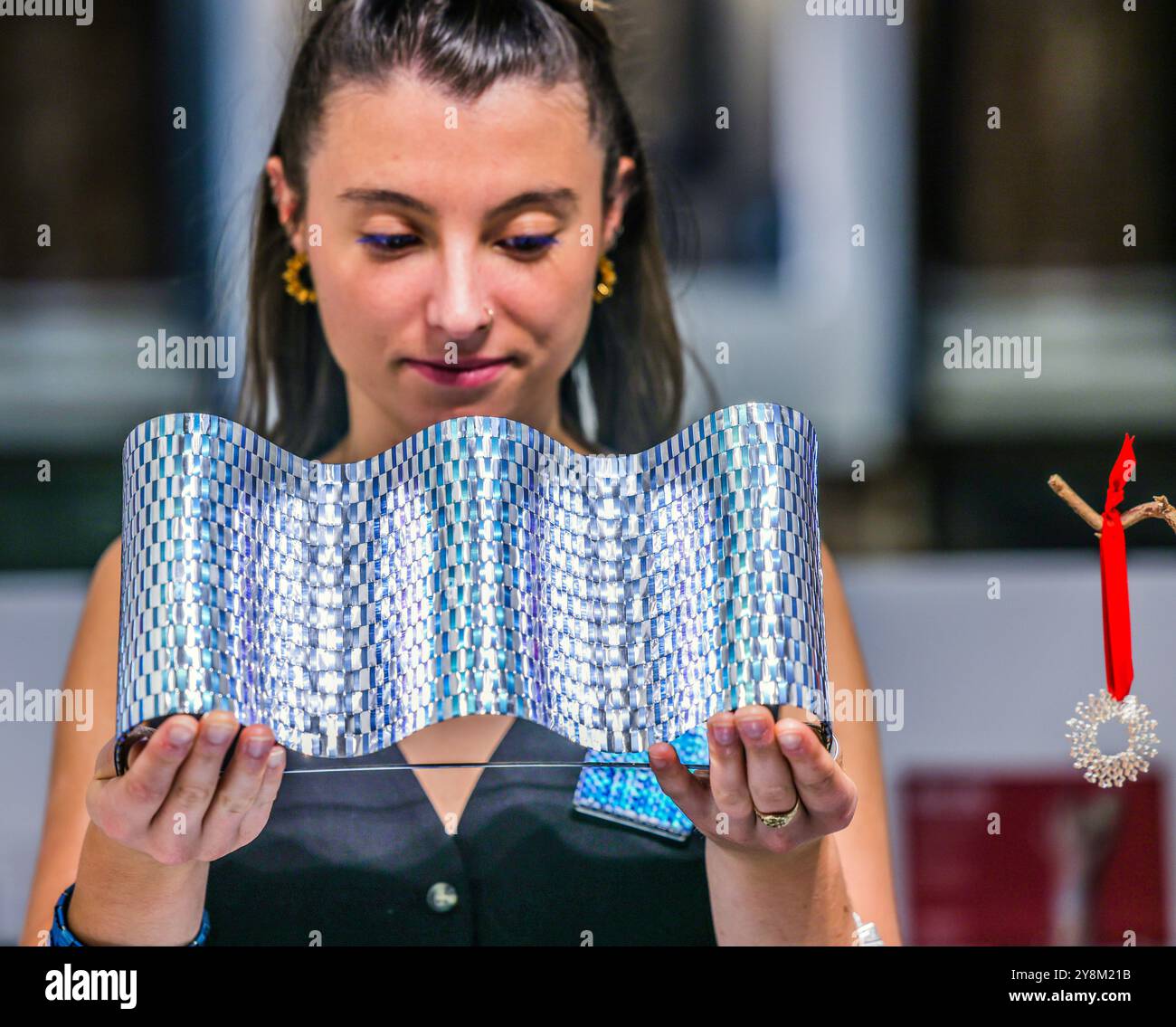 Goldsmith Hall, London, UK. 06th Oct, 2024. Caitlin Murphy challenges ...