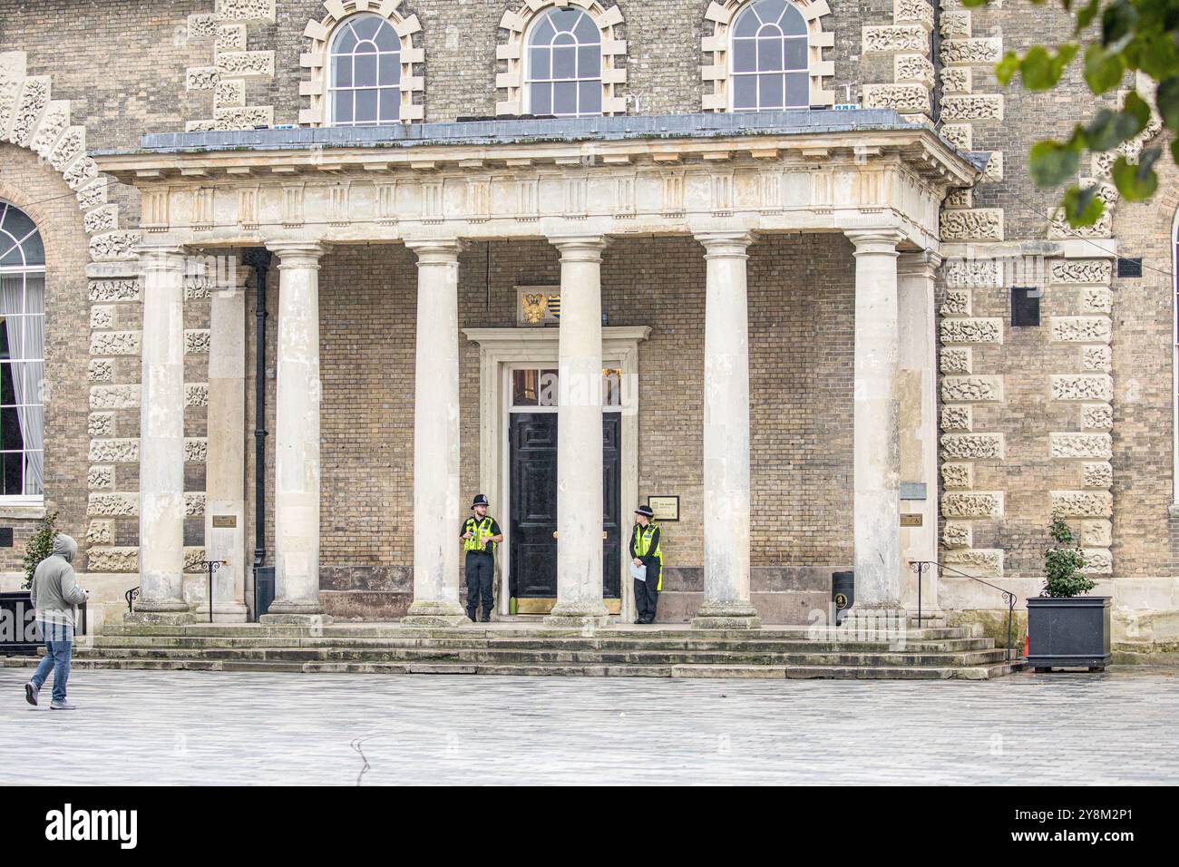 Security guard hospital uk hi-res stock photography and images - Alamy