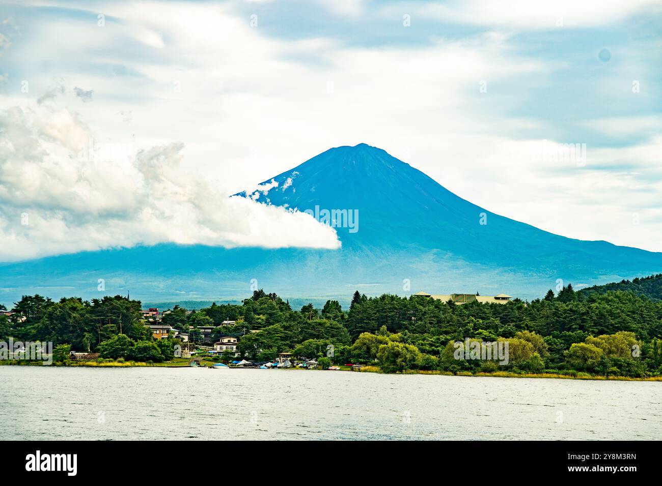 View of the lake Kawaguchi in Fujikawaguchiko in Yamanashi Prefecture ...