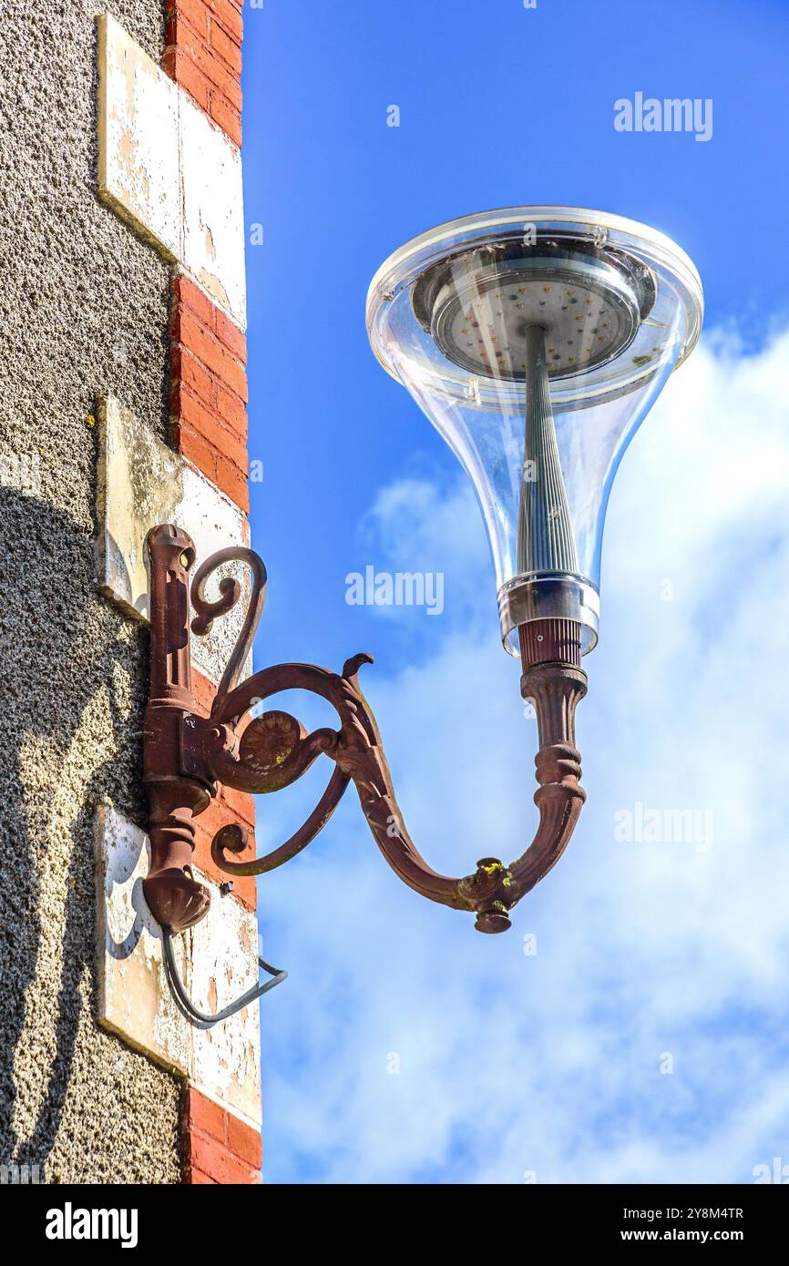 Street lighting standards glass lamps on cast iron brackets - La ...