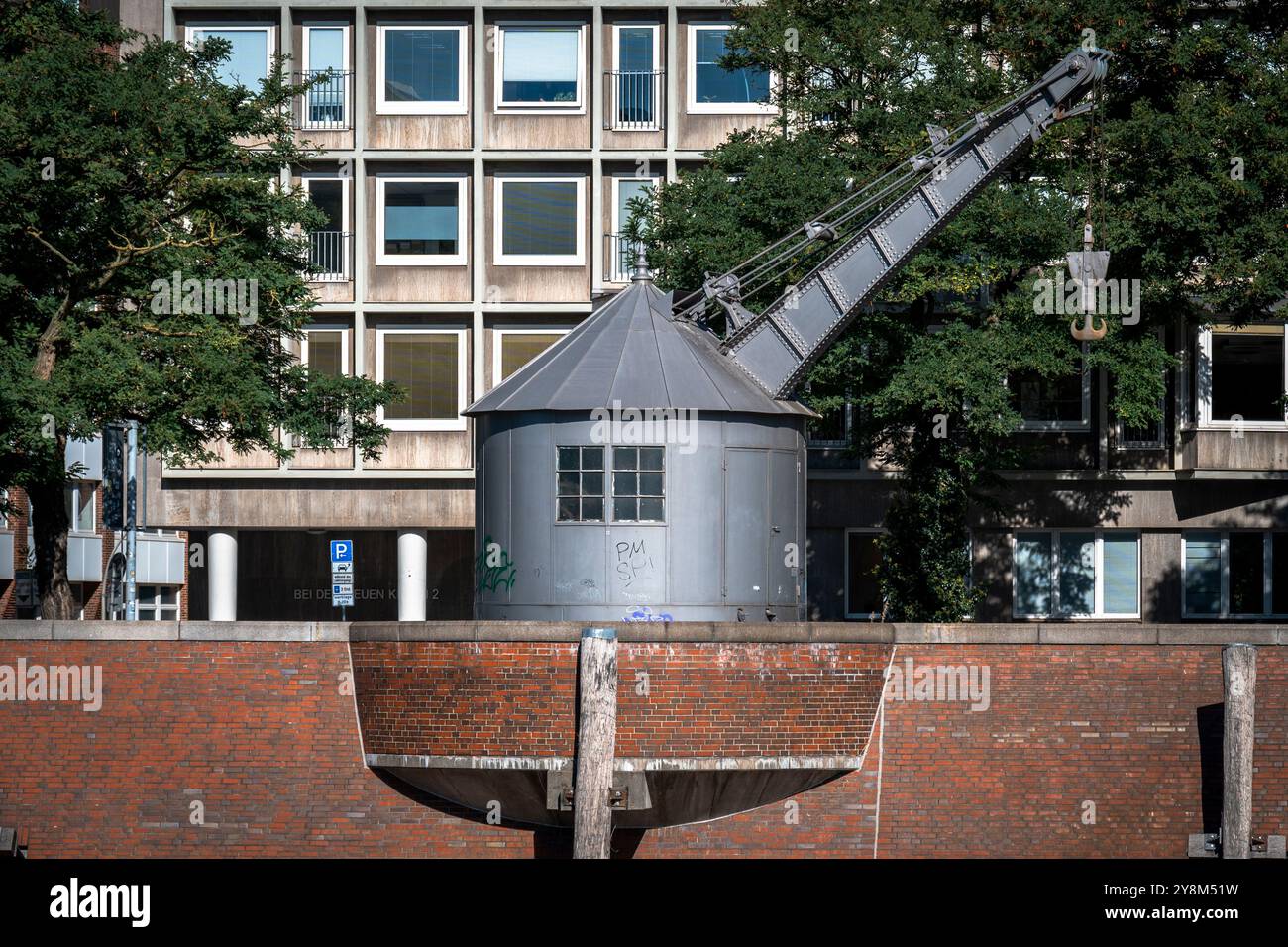 Kaimauer und Kran am Neuen Kran in der Hamburger Altstadt Stock Photo ...