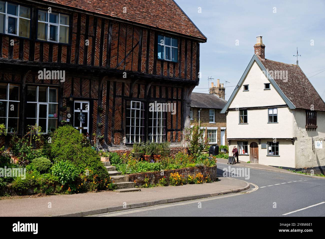 Raised roadside garden hi-res stock photography and images - Alamy