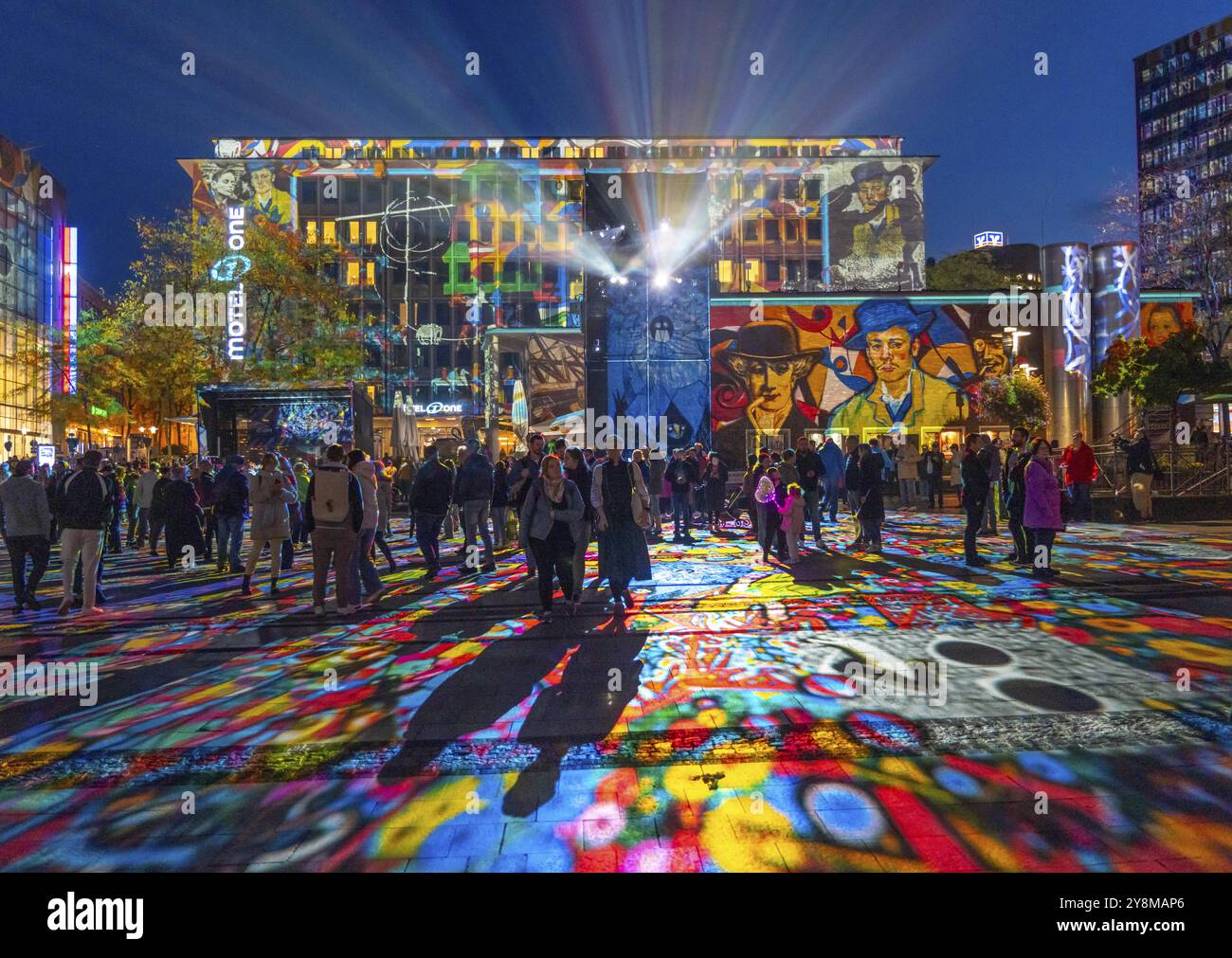 Essen Light Festival, in the city centre, light art on Kennedyplatz ...