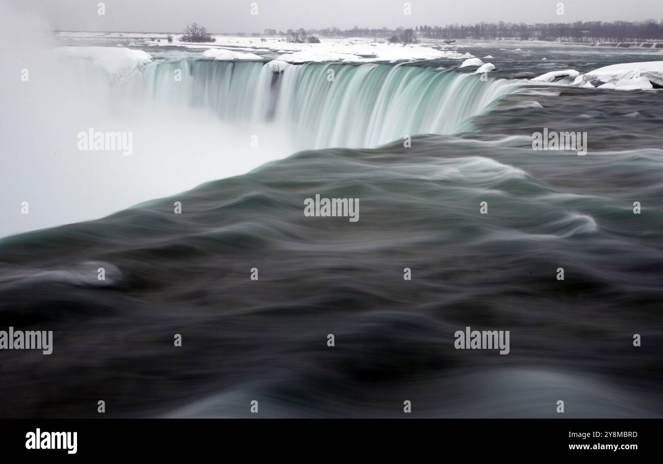 Winter Niagara Falls frozen snow and ice Stock Photo - Alamy