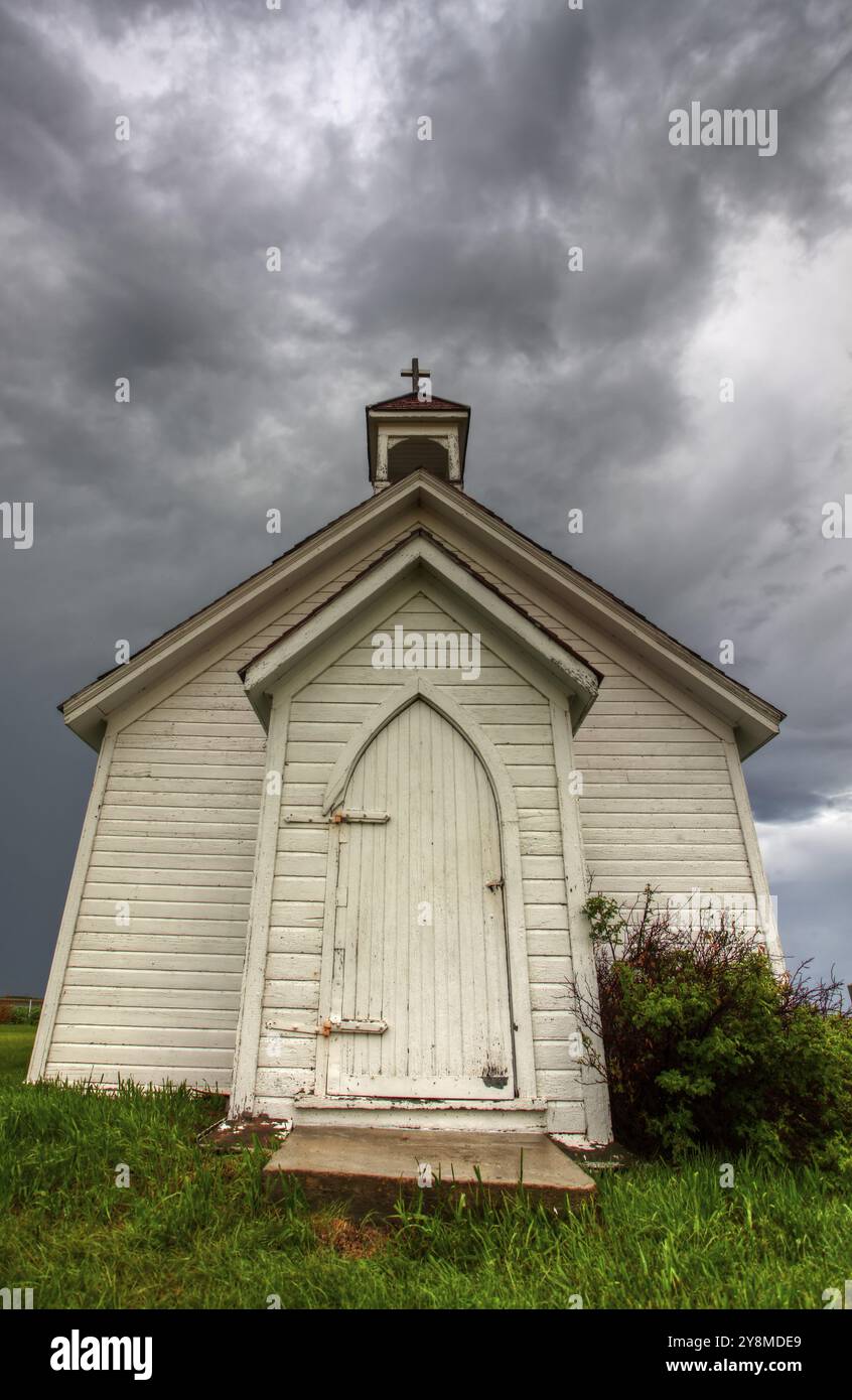 Old country church in saskatchewan hi-res stock photography and images ...