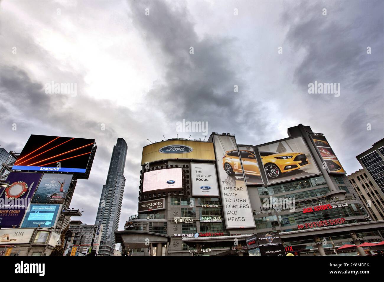 Urban intersections hi-res stock photography and images - Alamy